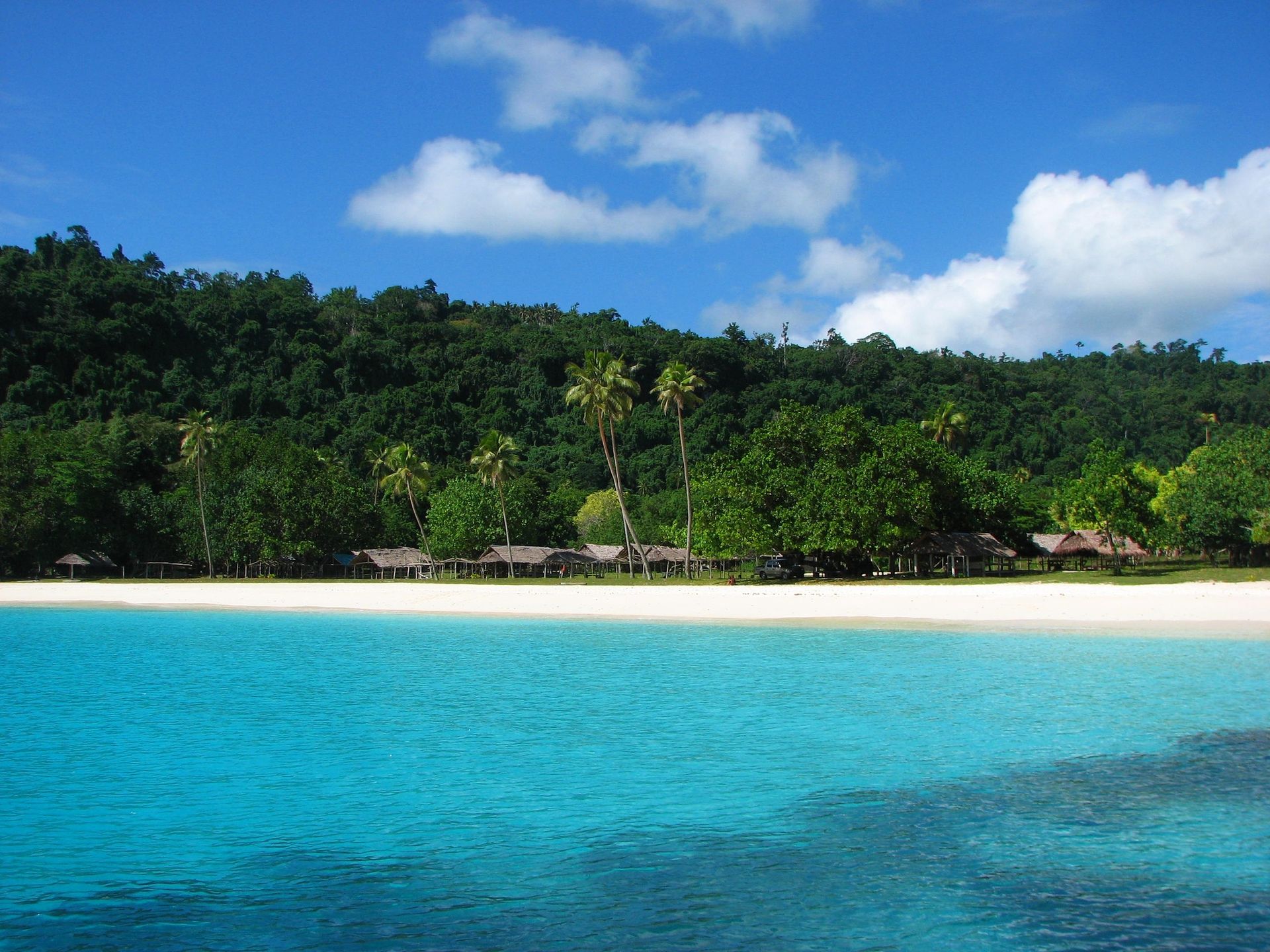 Champagne Beach, Vanuatu | Cruiseget.com
