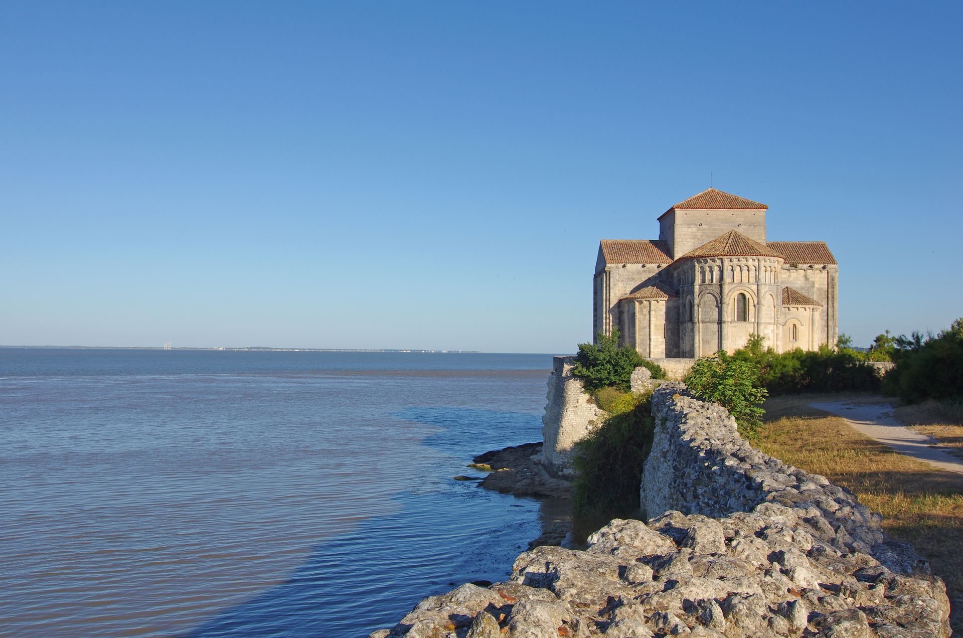 Scenic Cruising (Gironde Estuary), France | Cruiseget.com